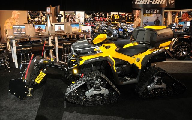 Odklízení sněhu - radlice Can Am | články Quadmania.cz